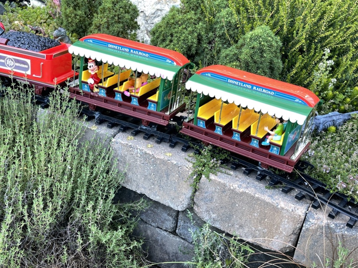 2021 Mini Garden: Disneyland – The Wonder of Miniature Worlds