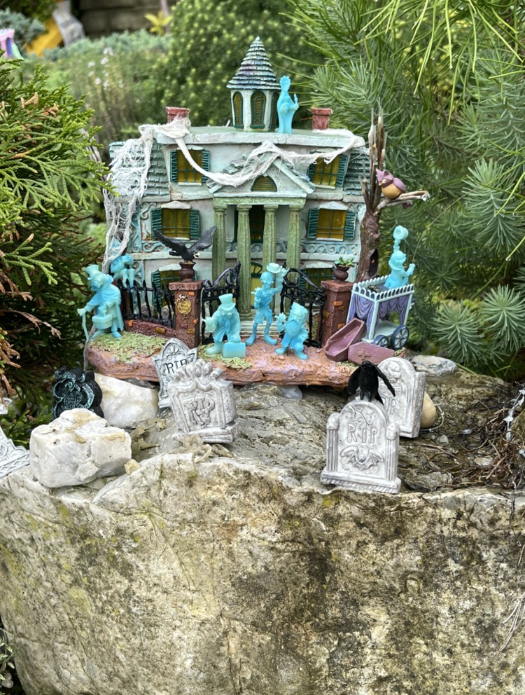 2021 Mini Garden: Disneyland – The Wonder of Miniature Worlds
